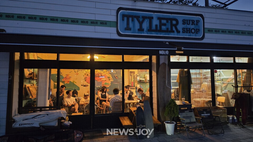 '힙'에서 '신앙'으로, 서핑이 교회가 될 수 있는 이유